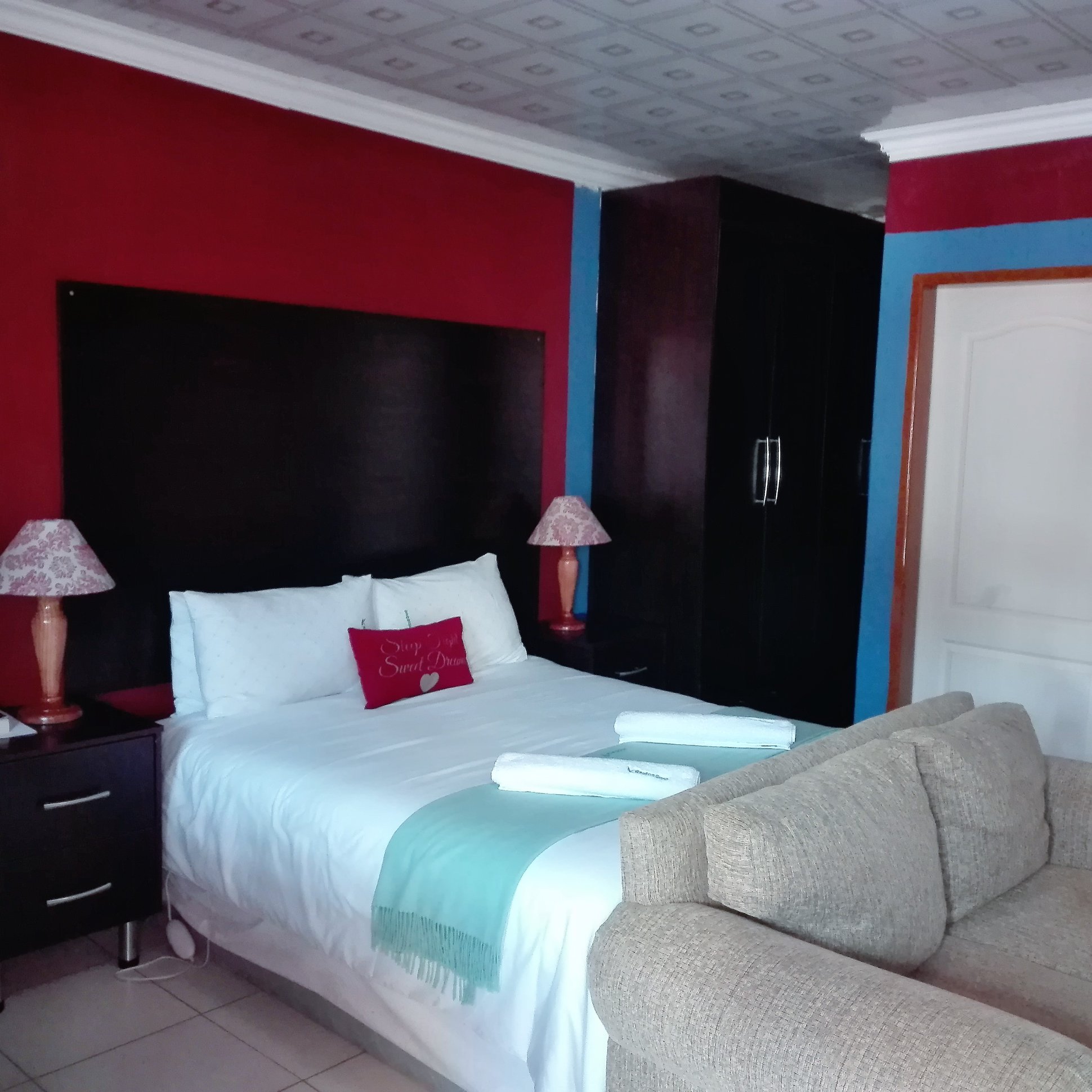 Monate Nate Oa Phokeng Lodge – Cherisat